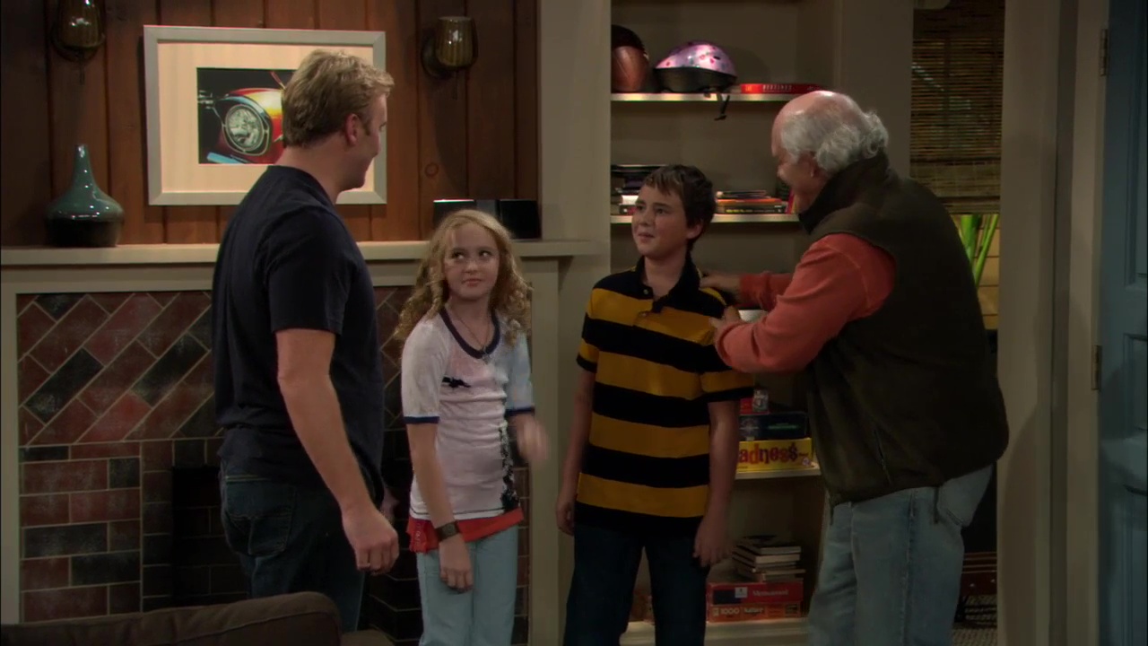 1x08 - Gary Gives Thanks - 0010 - Starring Kathryn Newton