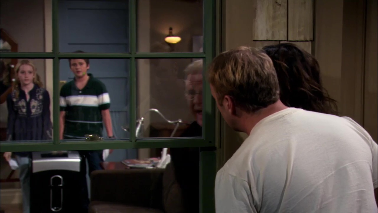 1x10 - Gary Goes First - 0187 - Starring Kathryn Newton